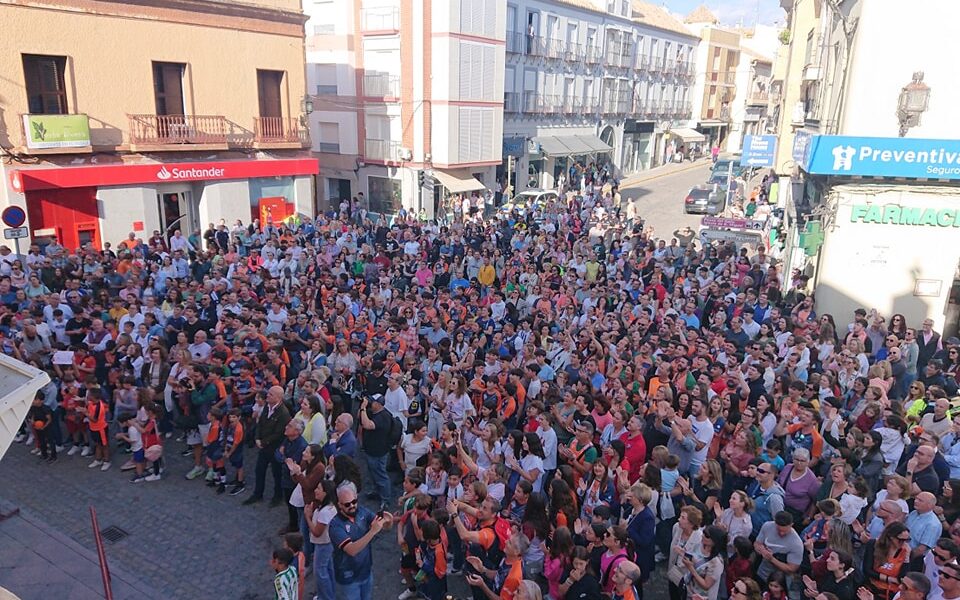 El pueblo de Morón se echa a la calle para recibir a su equipo de LEB ...