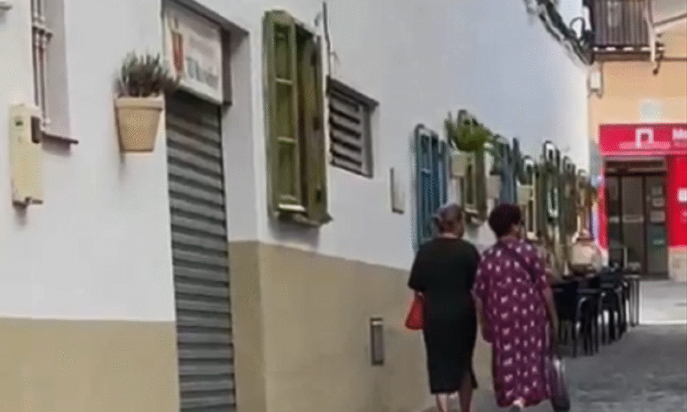 Izquierda Unida recoge firmas para peatonalizar el Callejón del Pescao ...